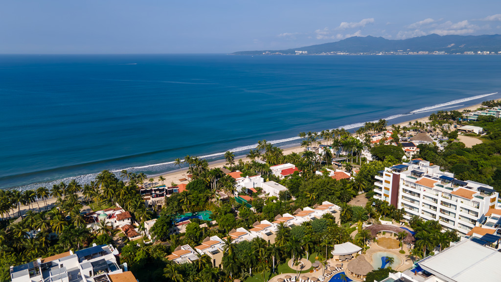 Arenas Doradas y Paraíso Surfista: Las Mejores Playas en Riviera Nayarit